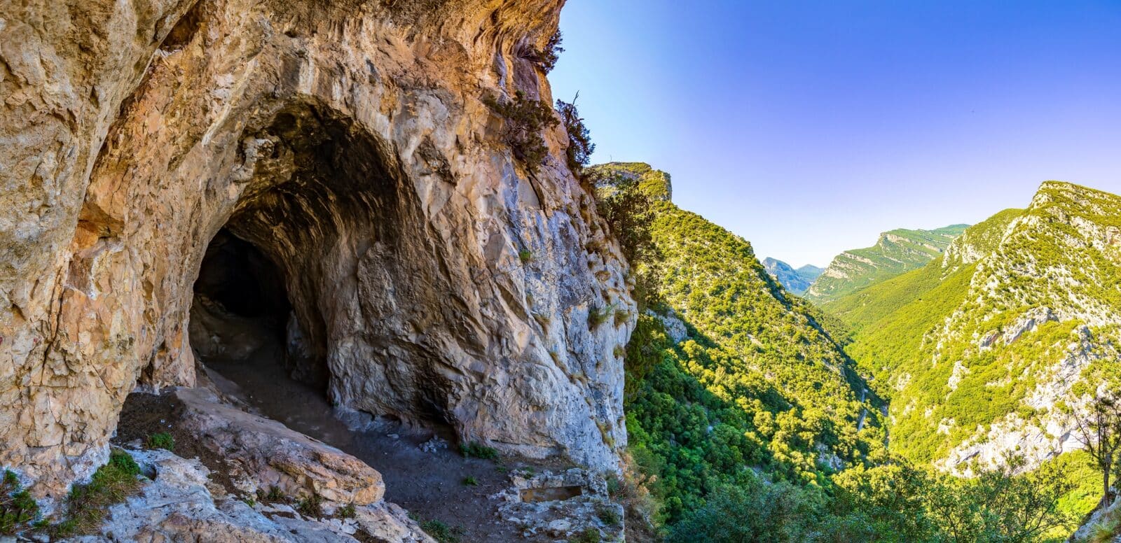 Caves Near Me | Top Things To Do | DOWTK