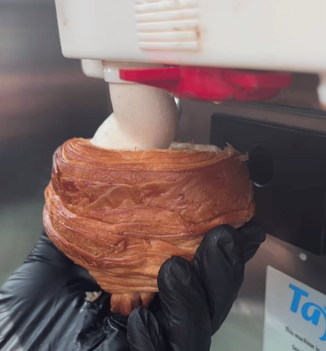 London's Viral Ice-Cream Croissant | Day Out With The Kids